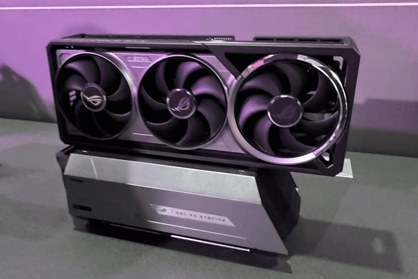 Asus ROG XG Station 3: plug-and-play videokaart via Thunderbolt 5 ...